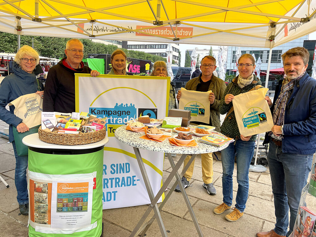 Informationsstand Fairer Handel/ Fairtrade - weltlaeden.de/luedenscheid